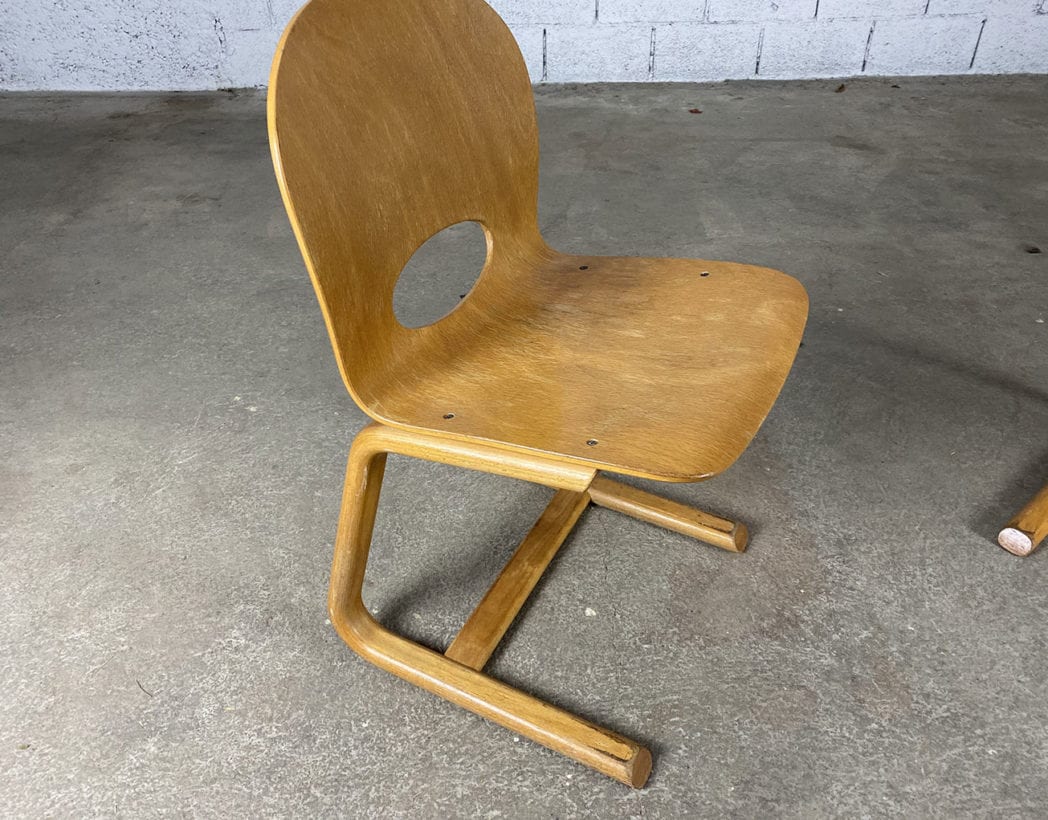 Série de 6 anciennes chaises de réfectoire en bois plié années 80