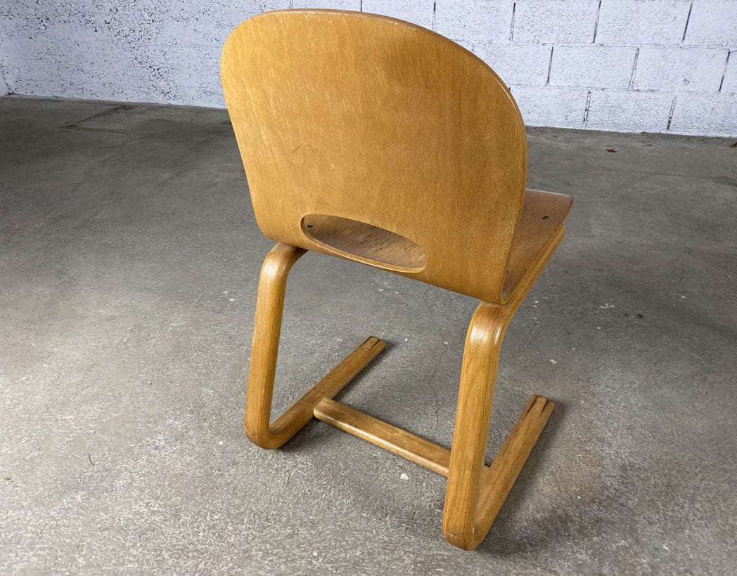 Série de 6 anciennes chaises de réfectoire en bois plié années 80
